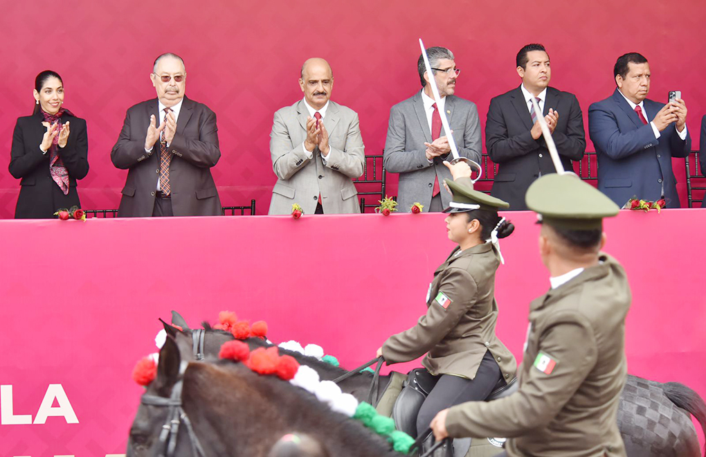 El Heraldo de Veracruz - Asiste alcalde al desfile conmemorativo de la Revolución Mexicana